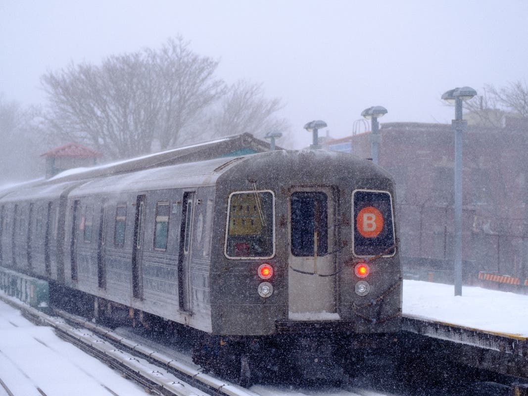 NYC subways, buses will remain up and running during snow storm, MTA says