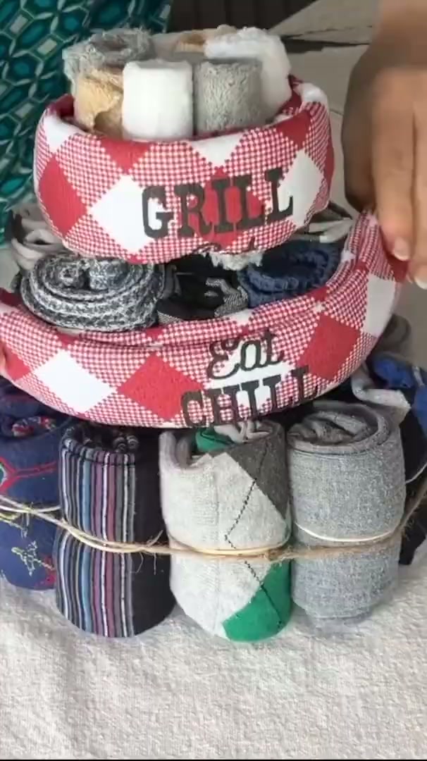 Roll up a Dollar Tree dish towel... 😱🎁