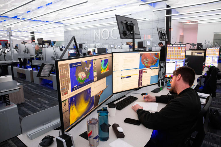 More than 1,000 flights canceled at DFW Airport, Love Field with winter ...