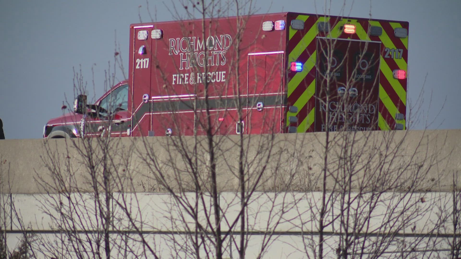 2 St. Louis officers injured, 2 suspects dead after head-on crash ...