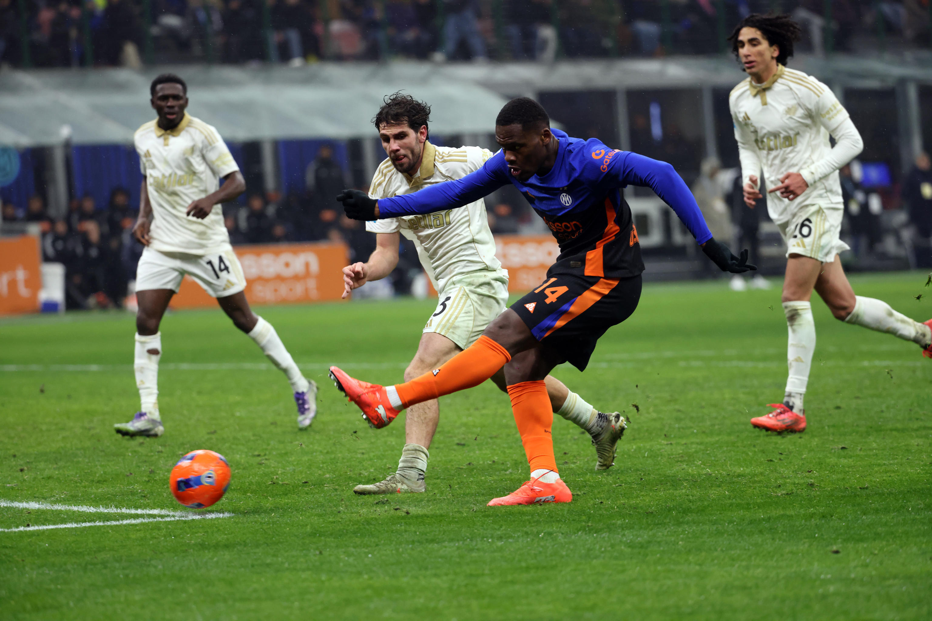 Pazza Inter, va sotto 2-0 con il Pisa a San Siro. Poi vince 6-2