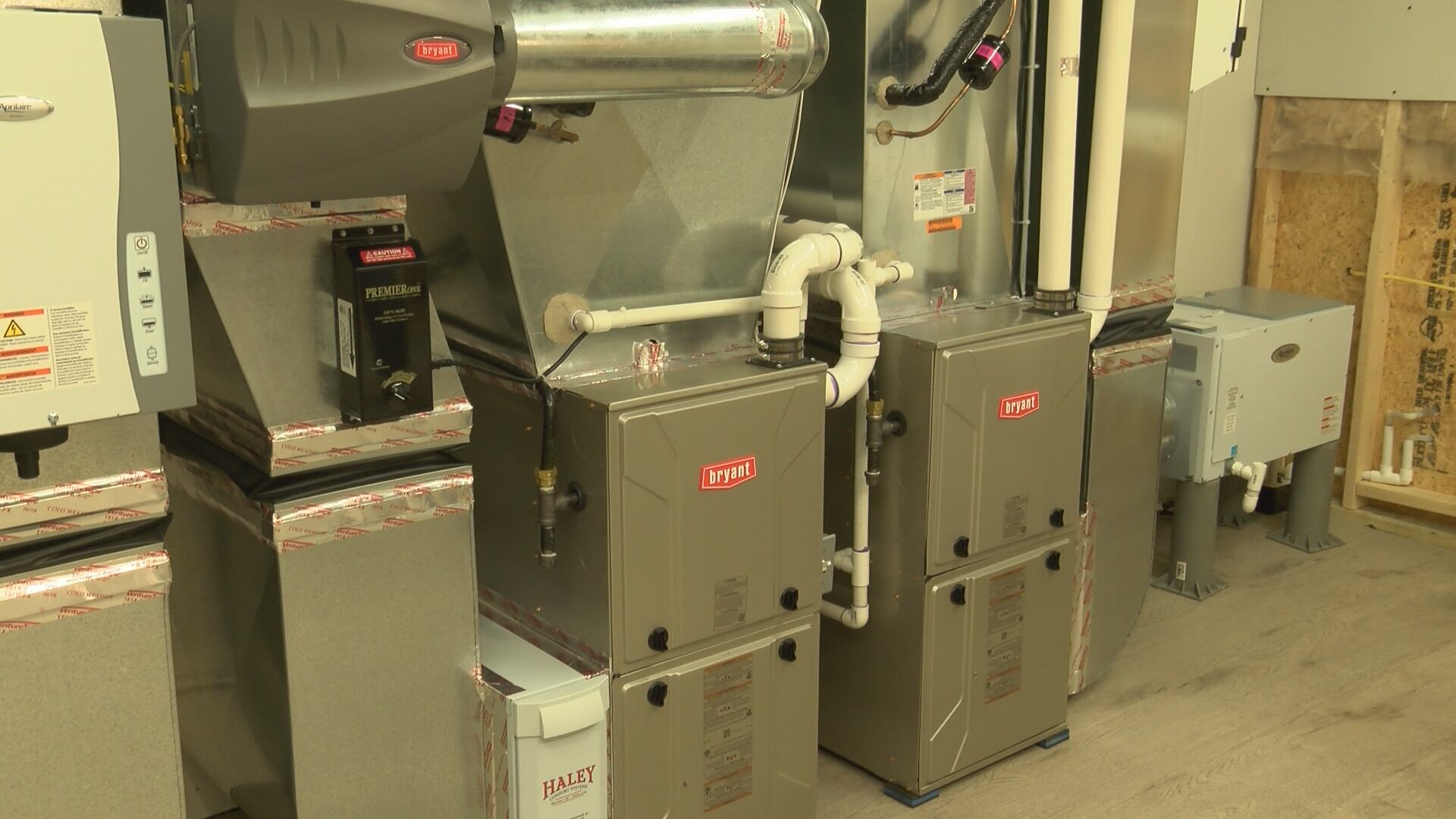 Sub-zero temperatures strain heating systems, vehicles across Omaha