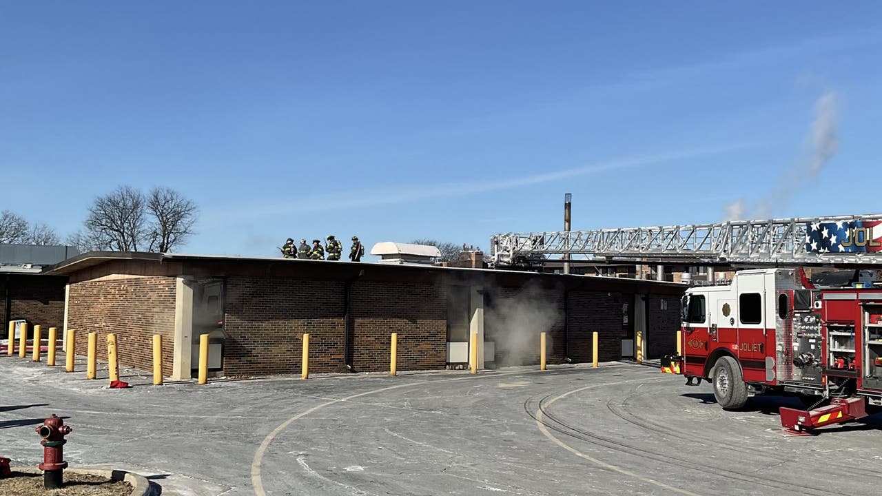 Classroom fire at Dirksen Junior High School in Joliet spreads to roof ...