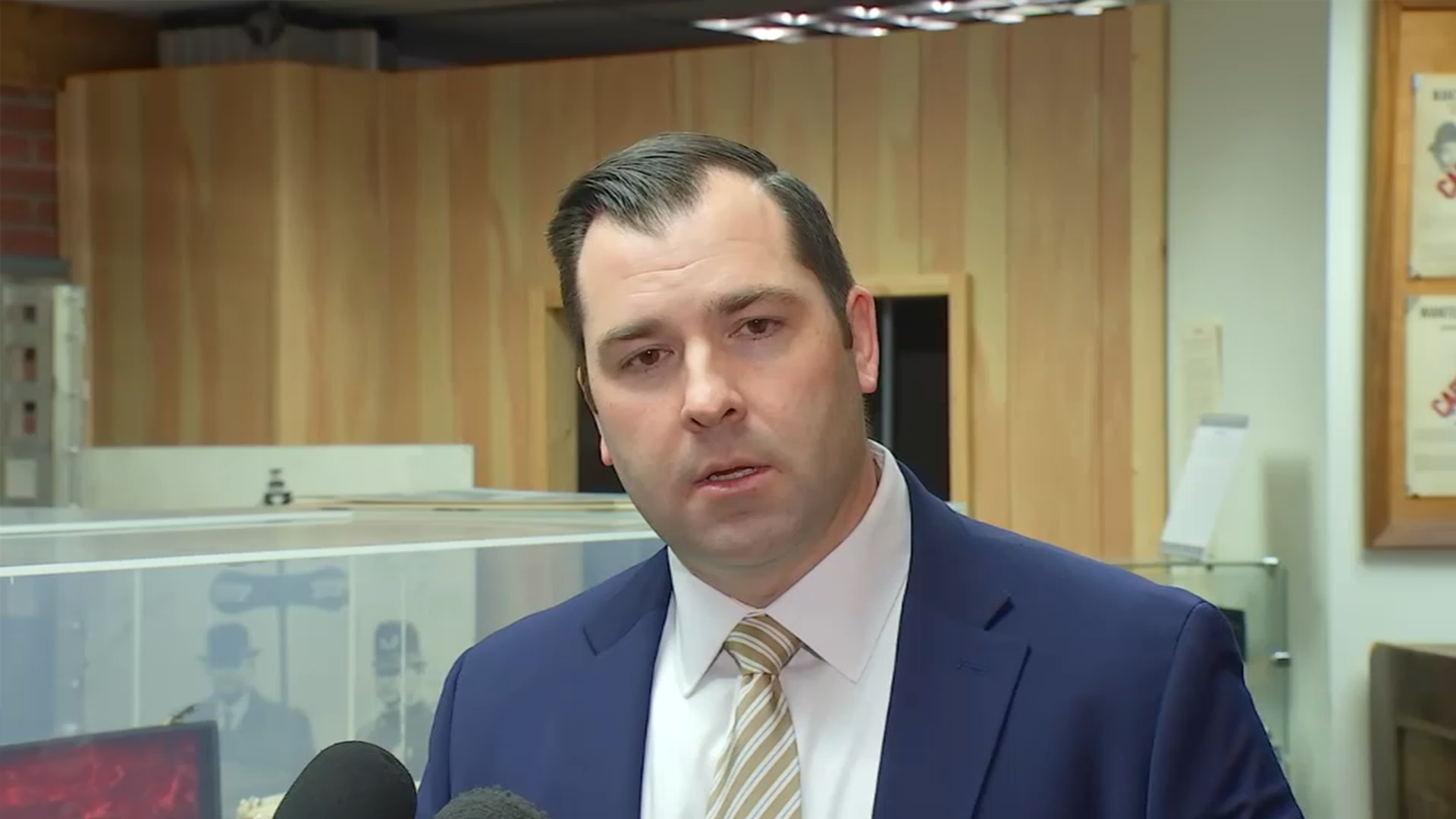 Portland police hold news conference about manhunt for suspect who shot ...