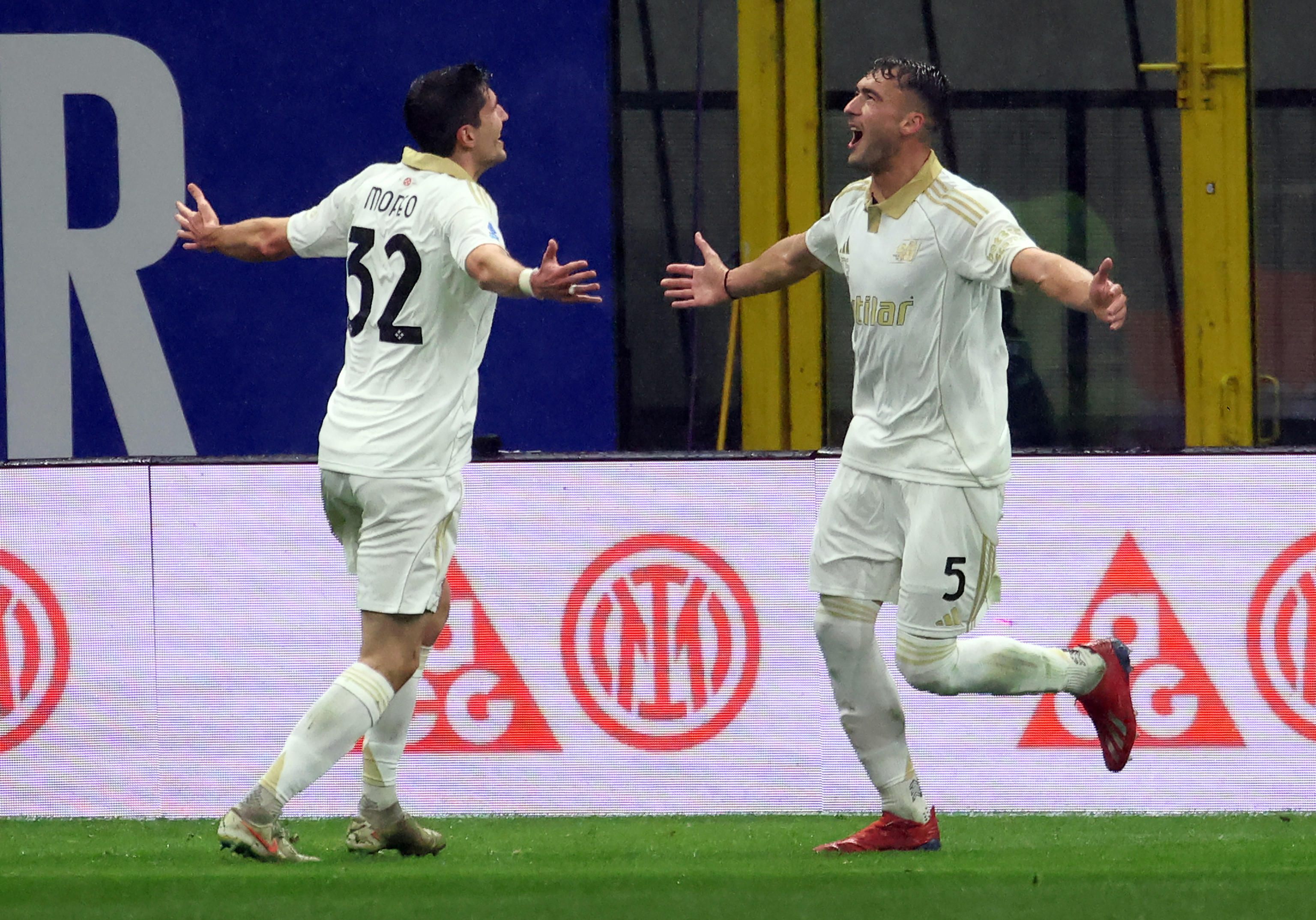 Pazza Inter, va sotto 2-0 con il Pisa a San Siro. Poi vince 6-2