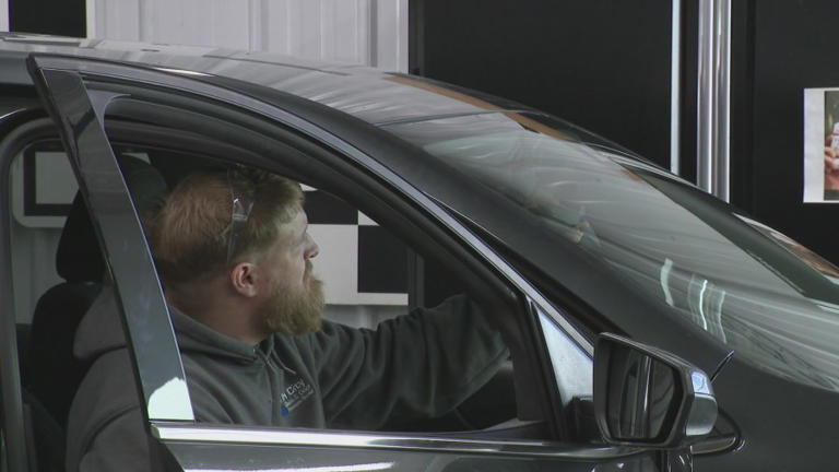 Freezing Wisconsin temps causing windshields to crack, auto technician ...