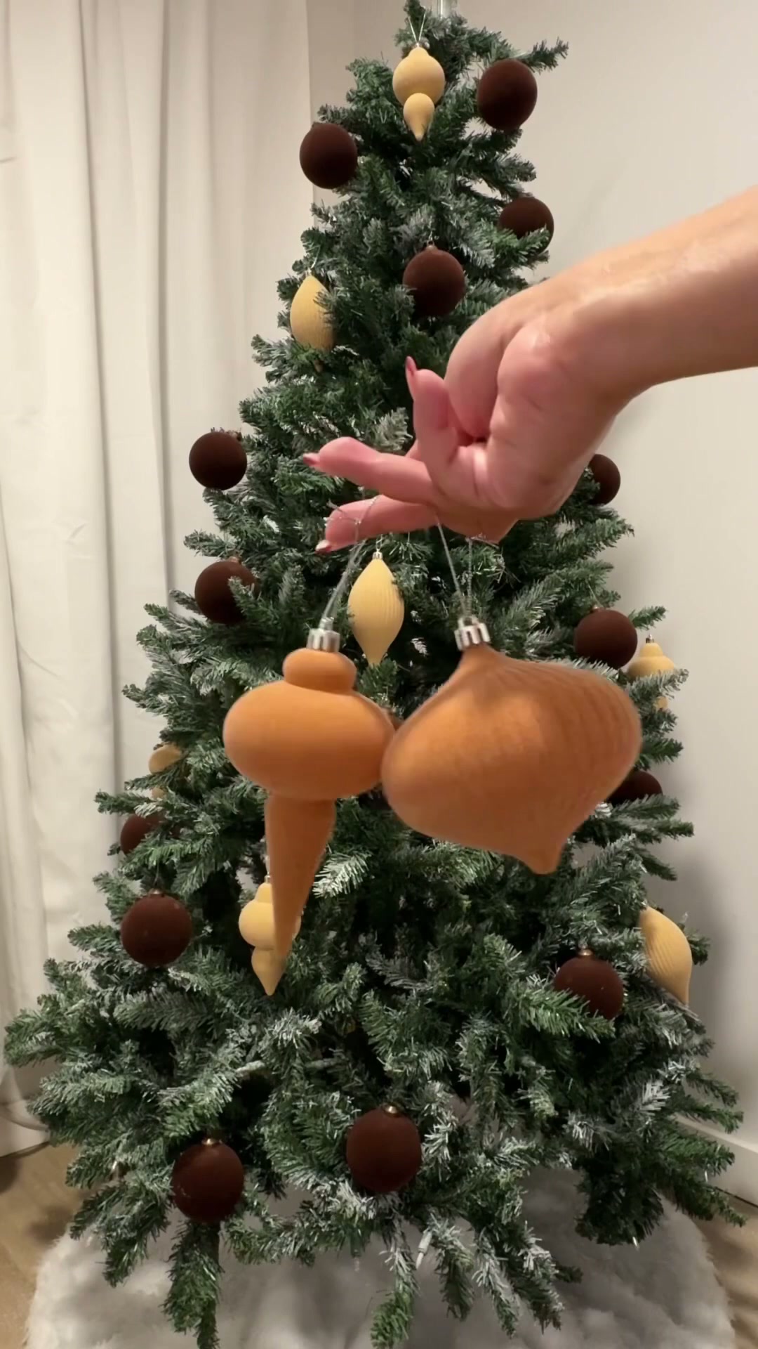 Christmas tree decor #holidayswithshorts #christmastree #christmas2023 #navidad #momlife #decor