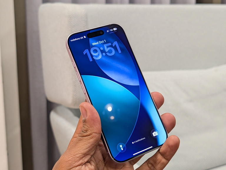 iPhone 18 pro might not feature a punch-hole display after all