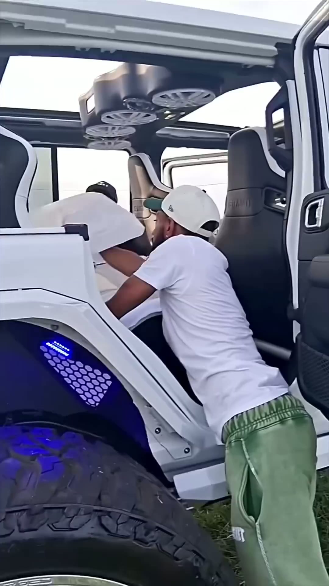 White Jeep Wrangler on Off-road 30’s at Midwest Fest Carshow