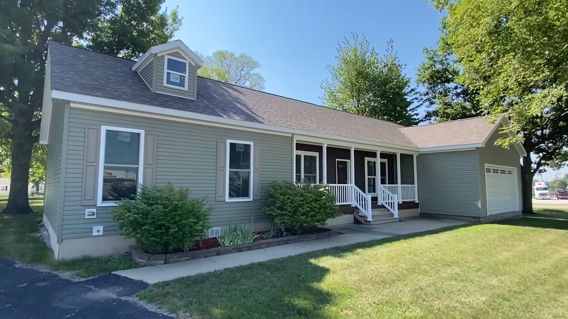 Landmark Grand by Commodore Homes | 3 bed, 2 bath mobile house tour
