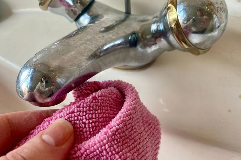 Brown limescale stains on my tap wiped off without scrubbing after ...
