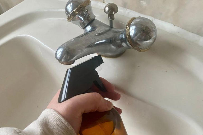 Brown limescale stains on my tap wiped off without scrubbing after ...