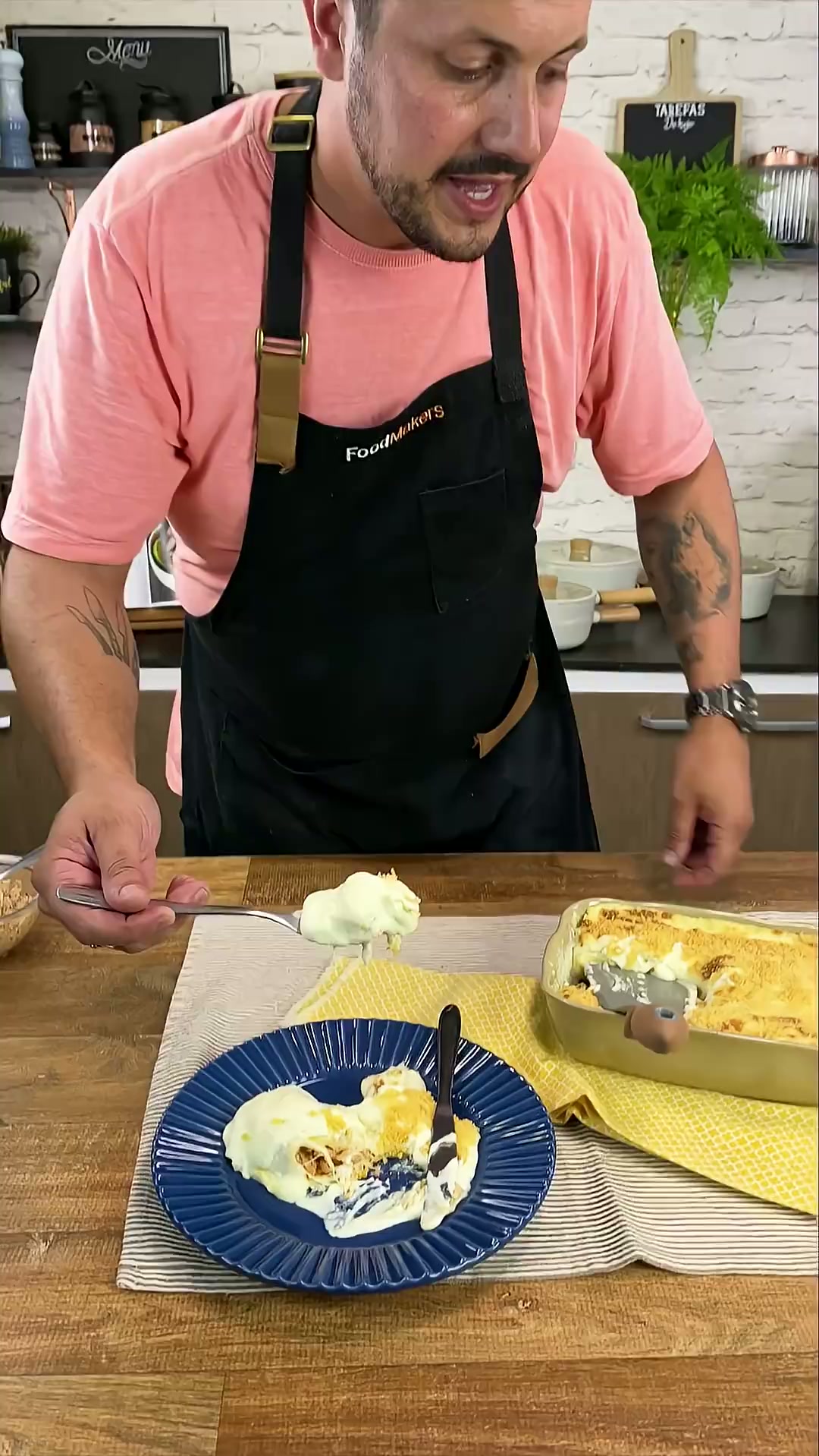 Pon la pasta para lasaña en agua fría y prepara un festín para el ...