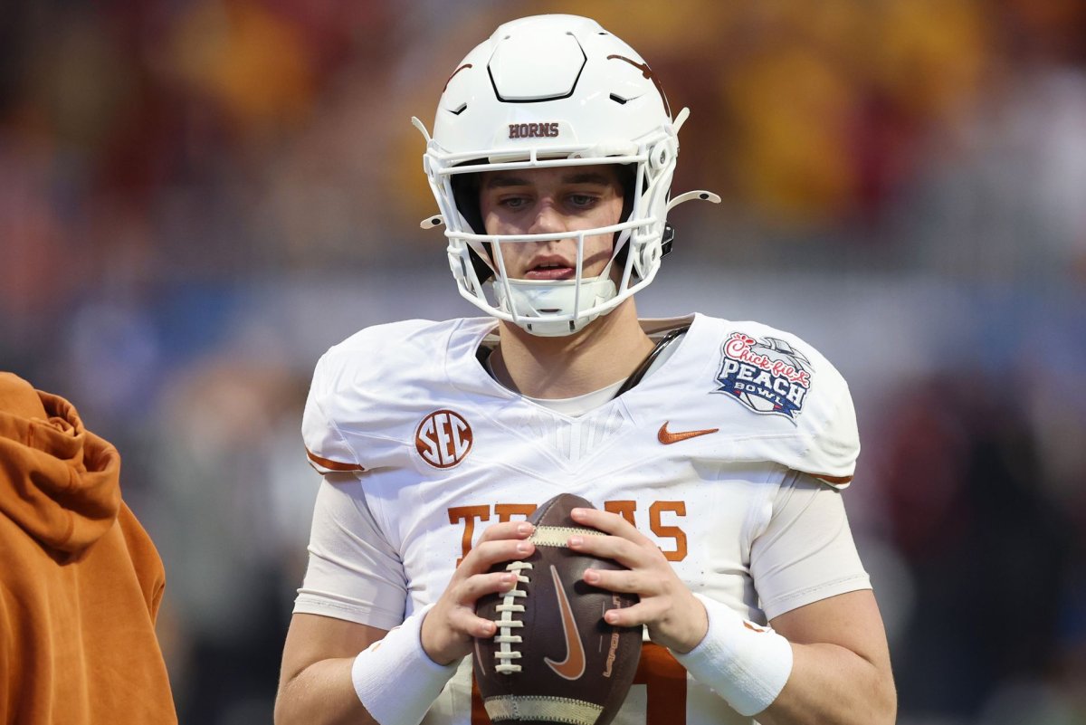 Texas QB Arch Manning undergoes foot surgery, eyes limited off-season