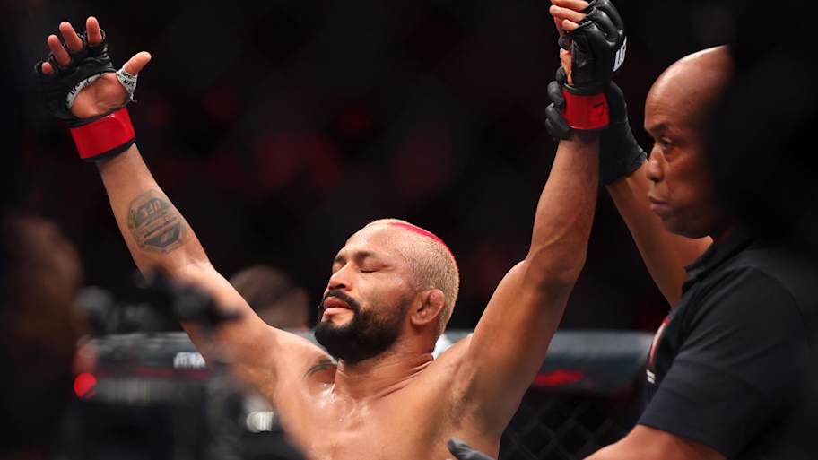 UFC pulls fight from UFC 324 after fighter collapses on stage during ...
