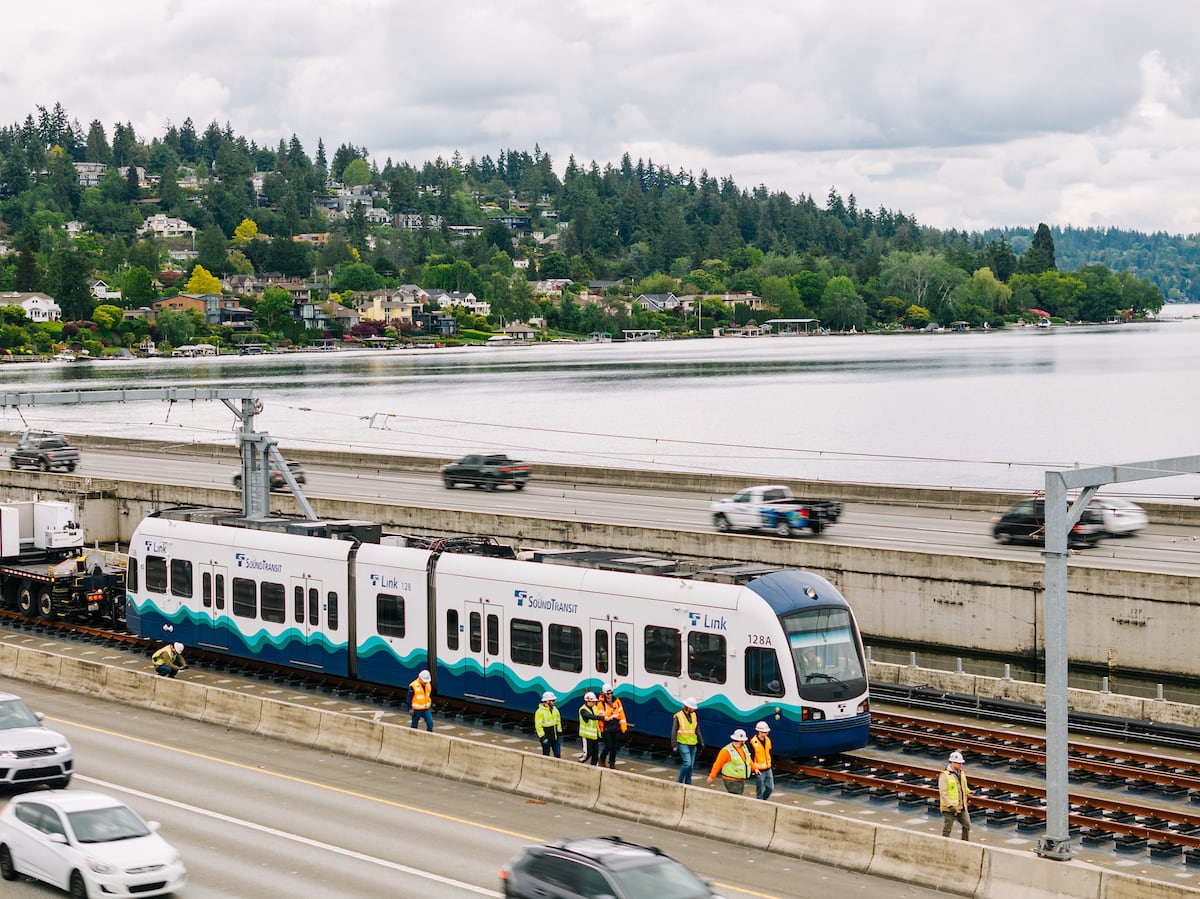 Light rail to Mariners; you better make sure you’re on right train with ...