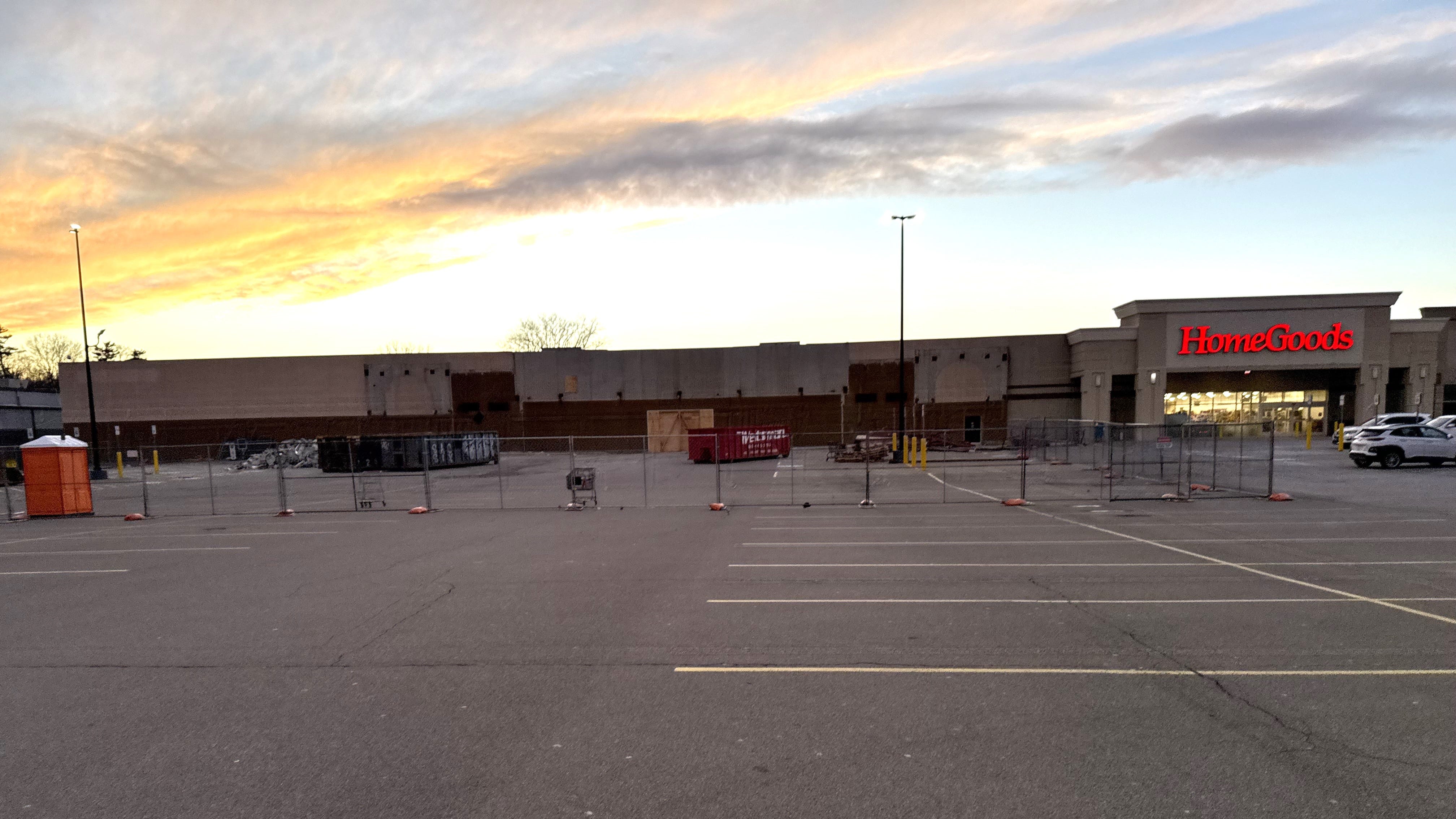 When Bob's Discount Furniture plans to open in Big Flats at Consumer Square