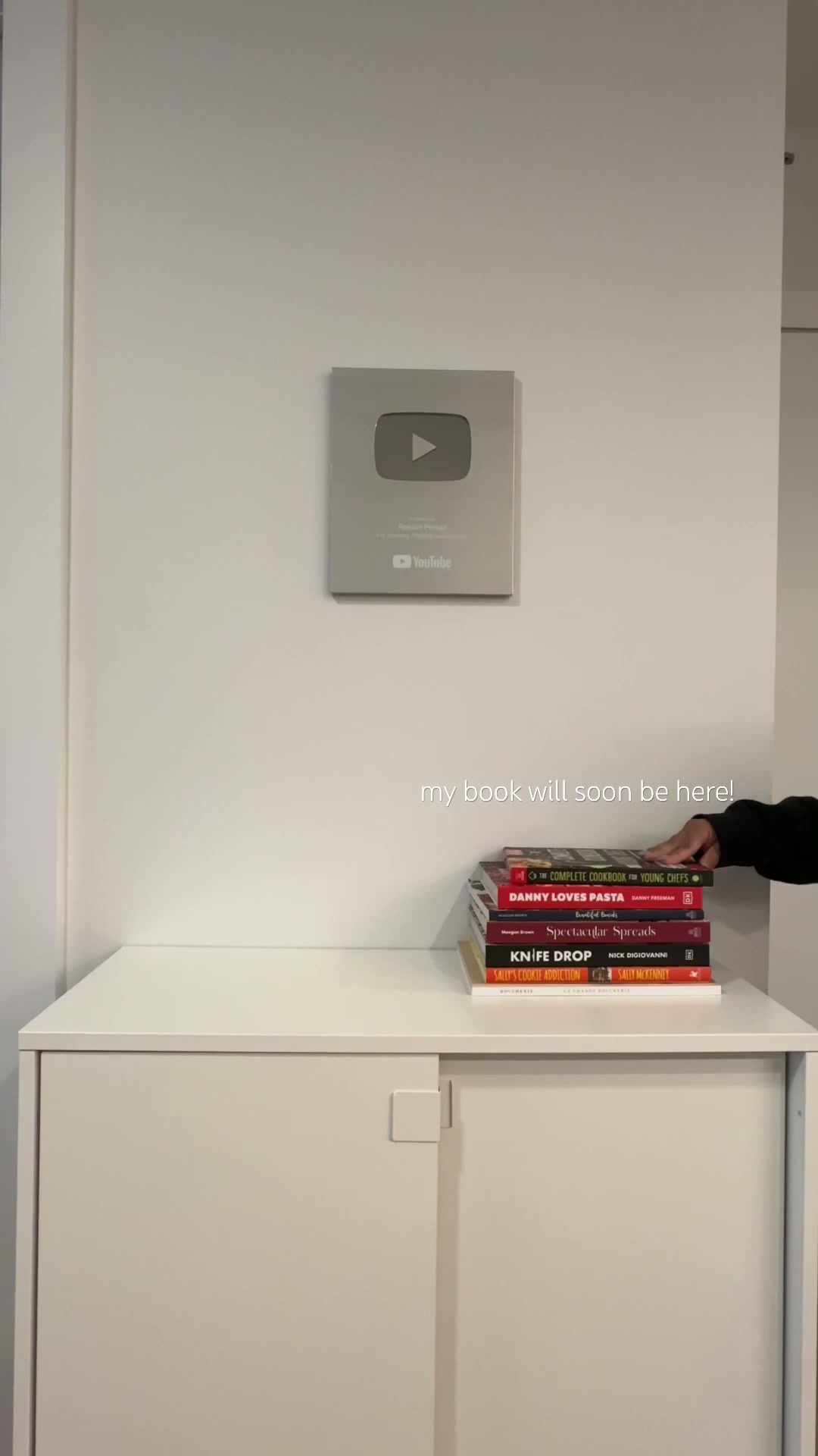 Entryway refresh 🦇 #halloweenwithshorts #momlife #homedecor #design # ...