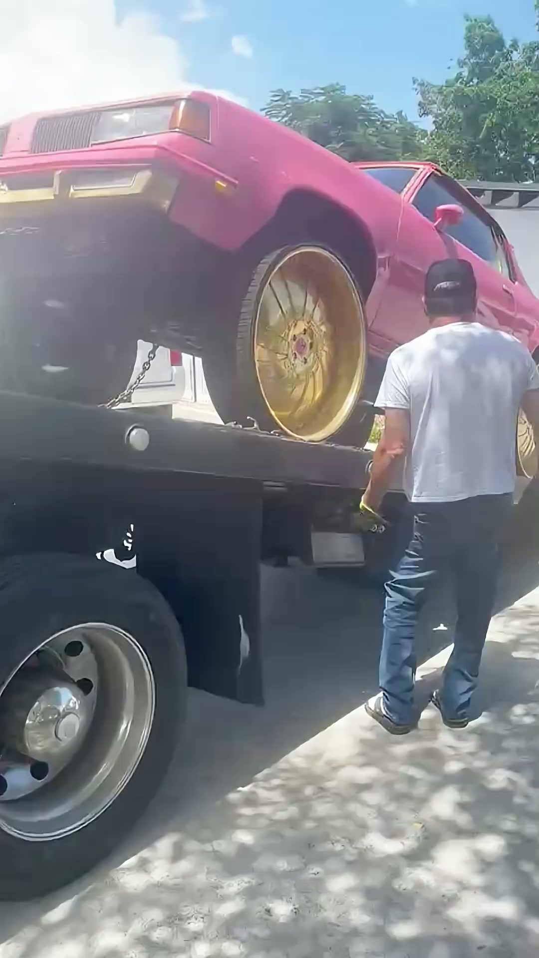 Kodak Black redoing his Oldsmobile Cutlass Vert at Sudamar