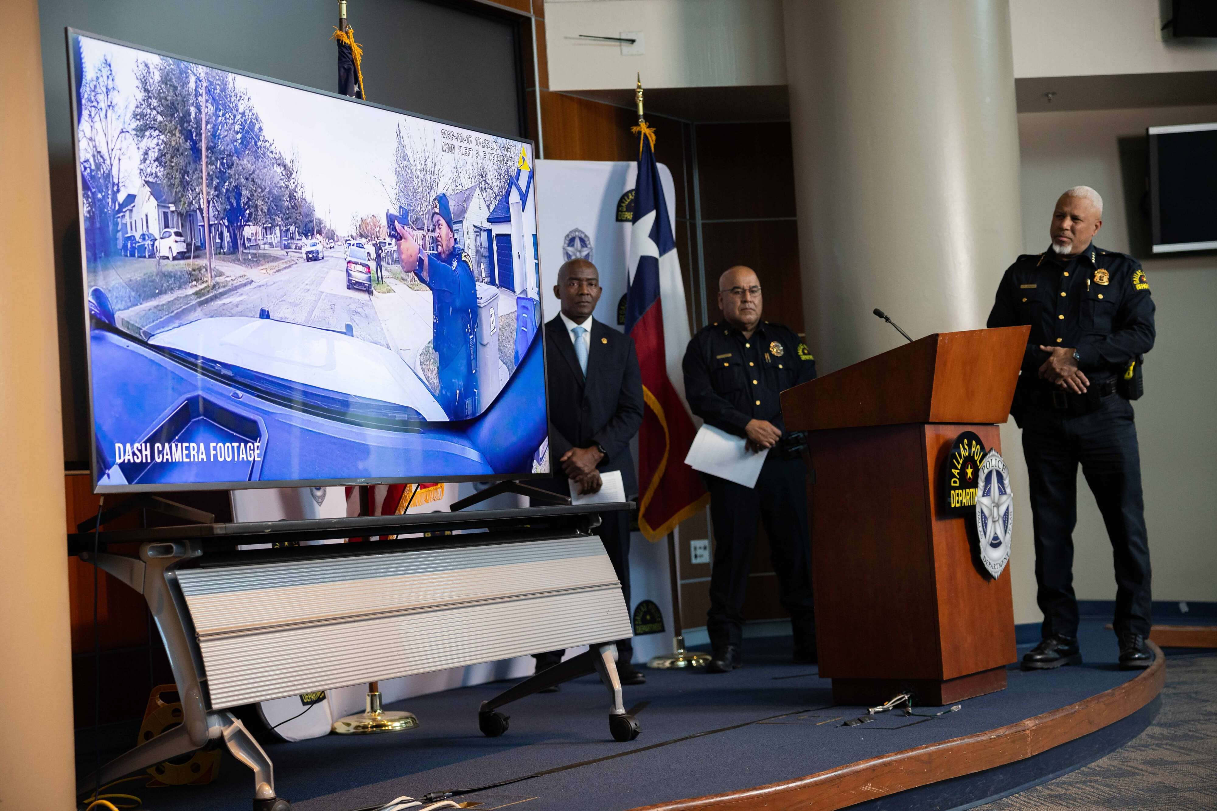 Four Dallas officers on leave after shooting man in leg in east Oak Cliff