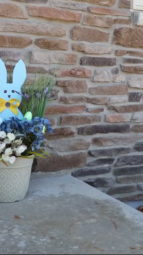 Grab a Dollar Tree kneeling mat 🐰🪺💐