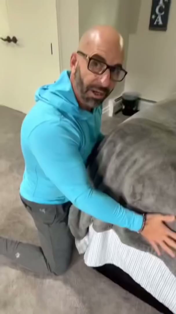 Hey dad, how do I make a bed? 🛌 🤷🏻‍♂️