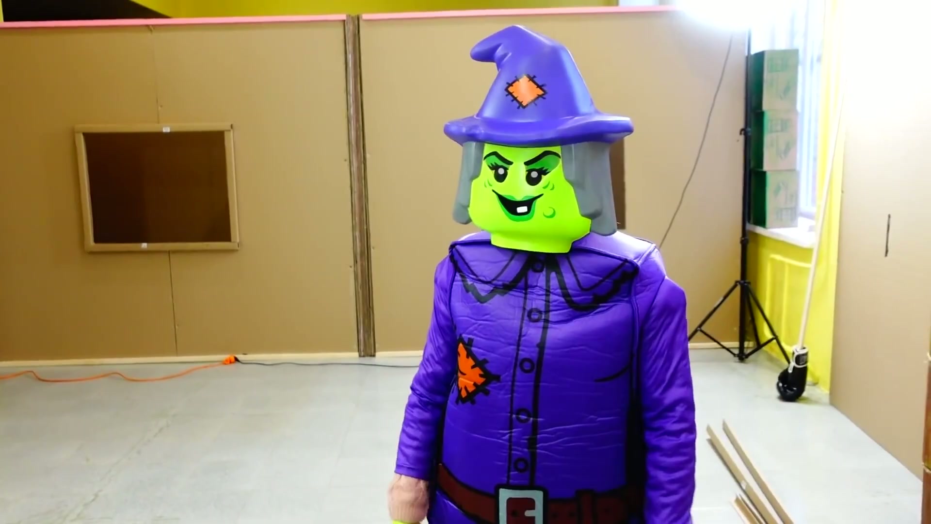 Défi LEGO entre amis 🧩 Qui devinera l'énigme ? | Amelka Caramelka FRA