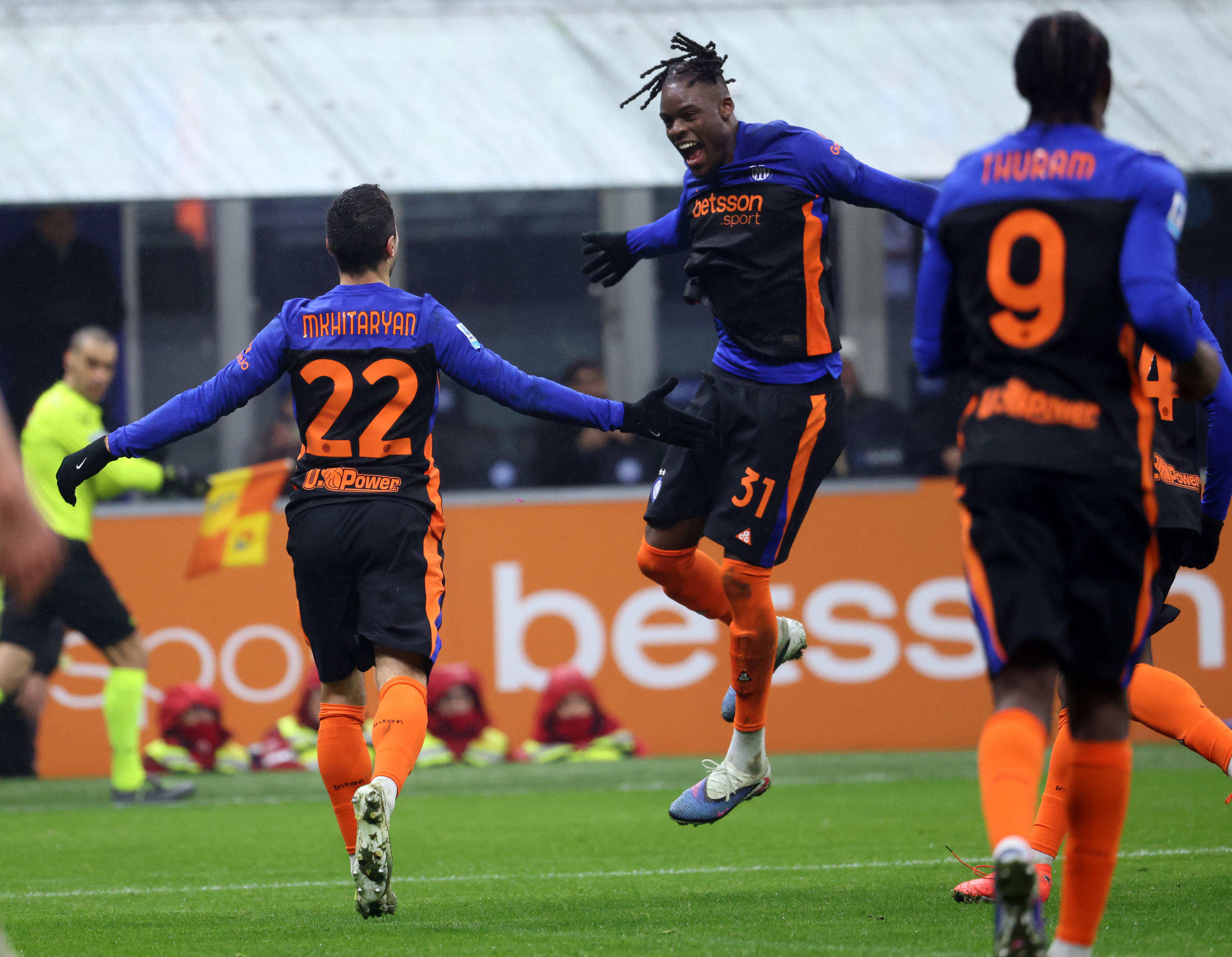 Pazza Inter, va sotto 2-0 con il Pisa a San Siro. Poi vince 6-2