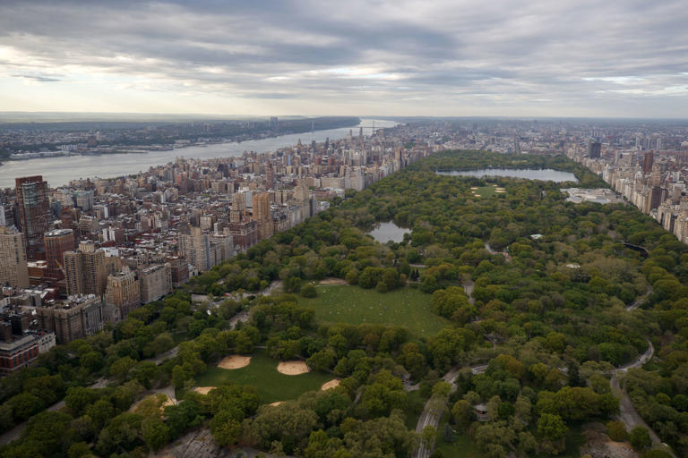 Two Upper West Siders stuck up by knife-wielding phone snatchers within ...