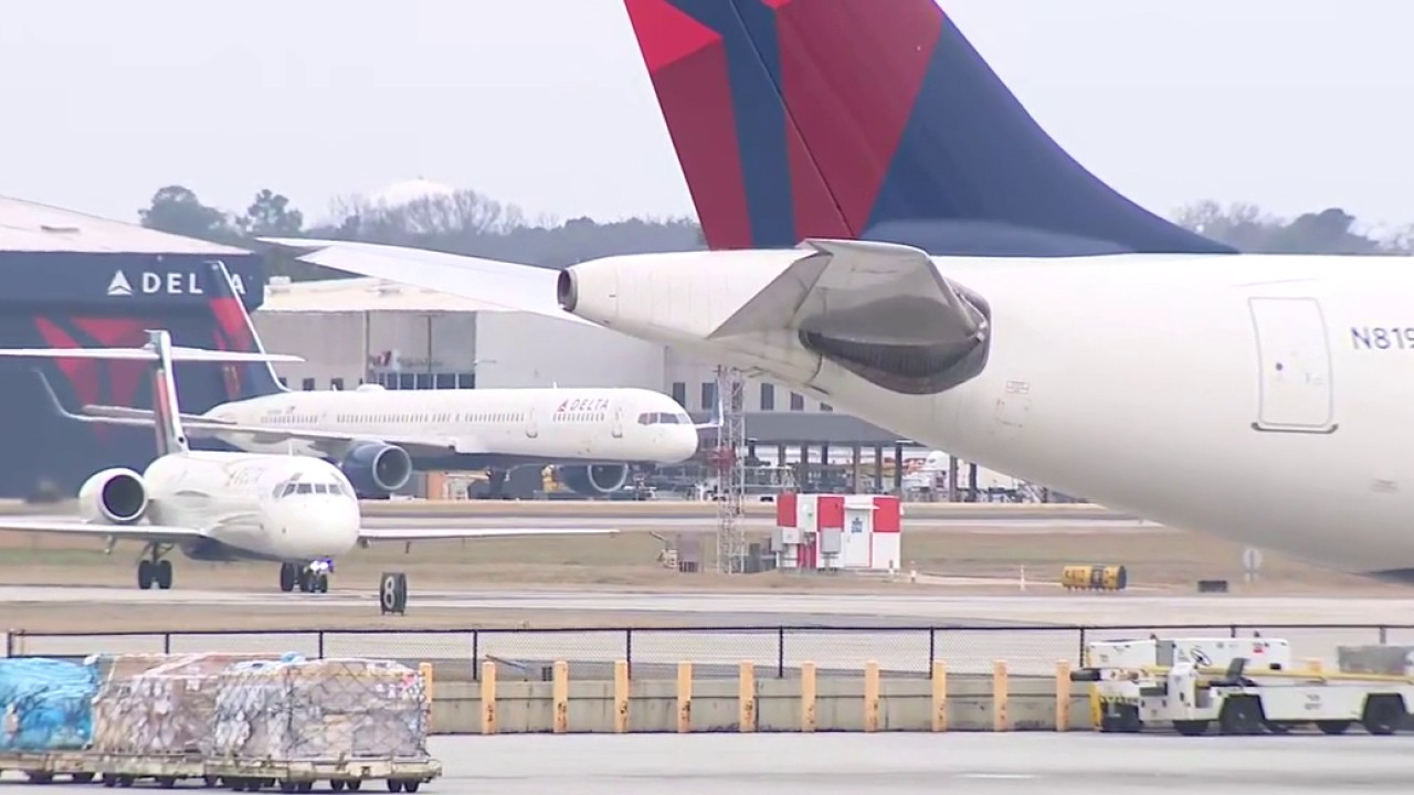 Atlanta airport preps for winter storm