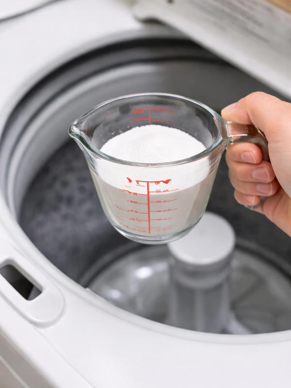Homemade washing machine cleaner with natural ingredients