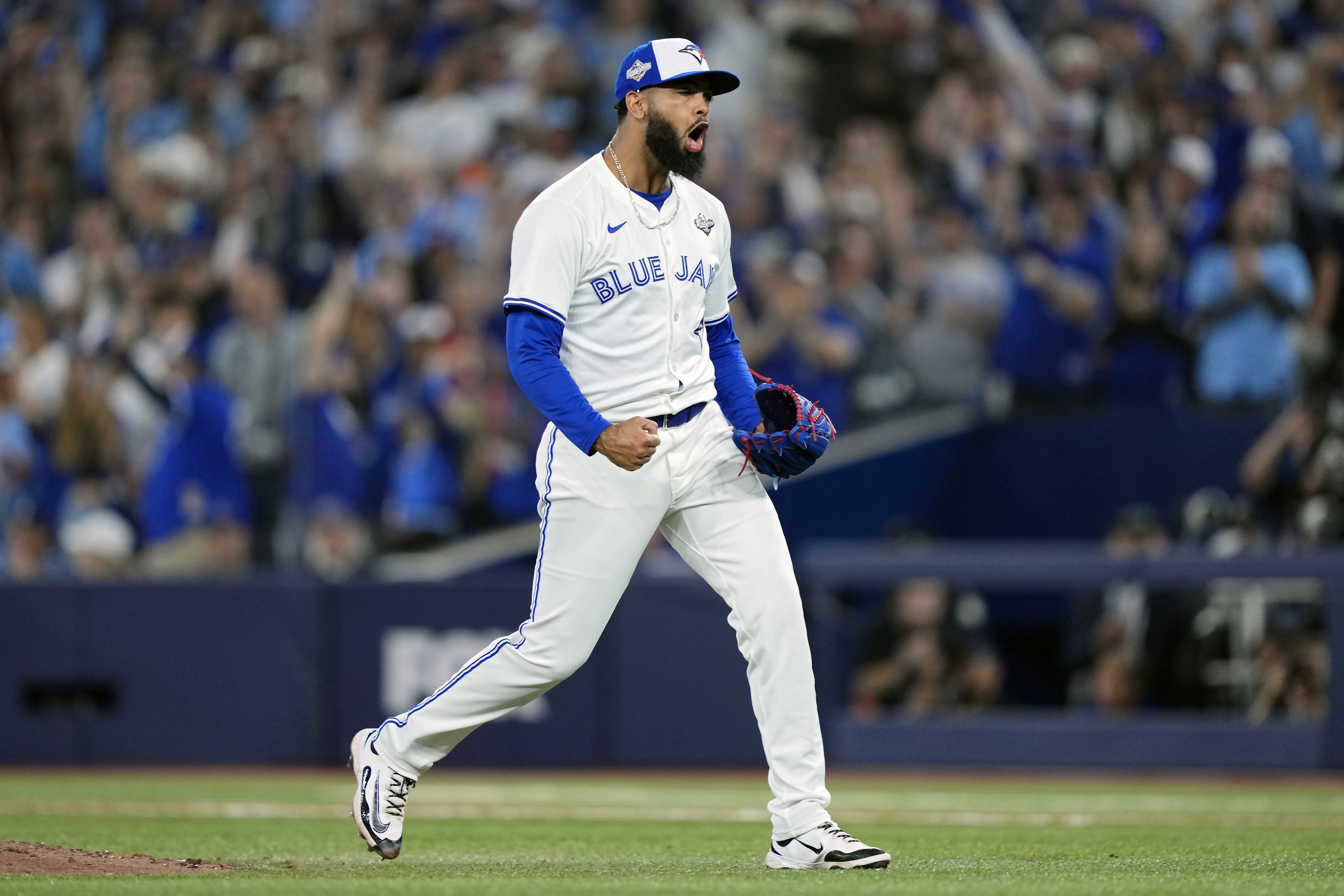 Closer clinched: White Sox sign reliever in Seranthony Domínguez