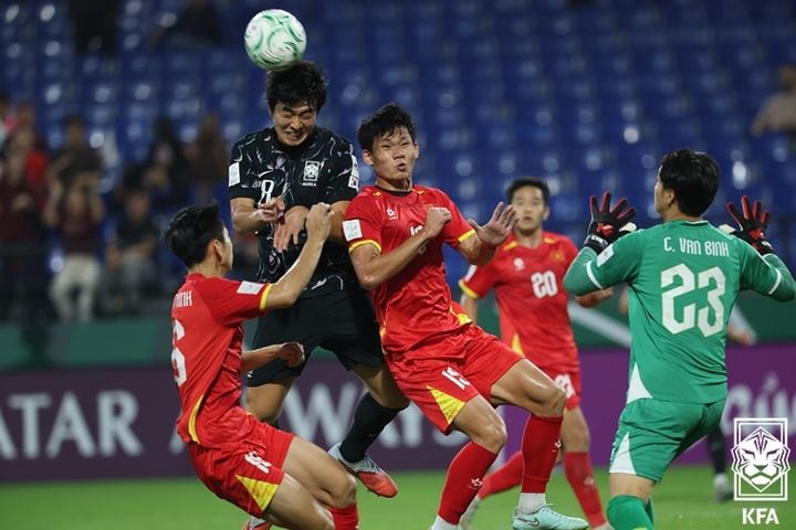 South Korea U-23 falls to 10-man Vietnam in penalty shootout