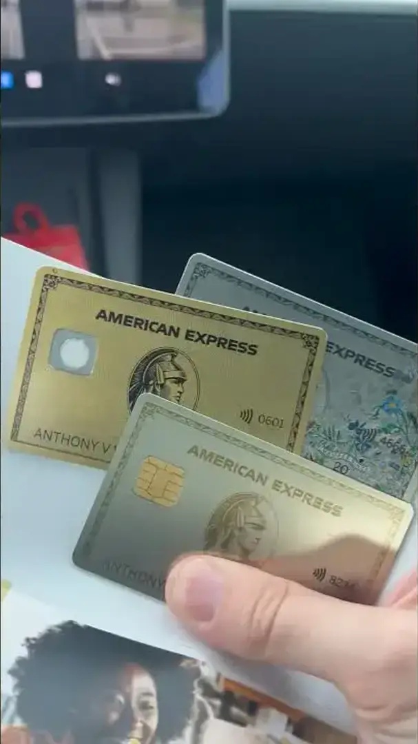 Unboxing American Express “white gold” card collection