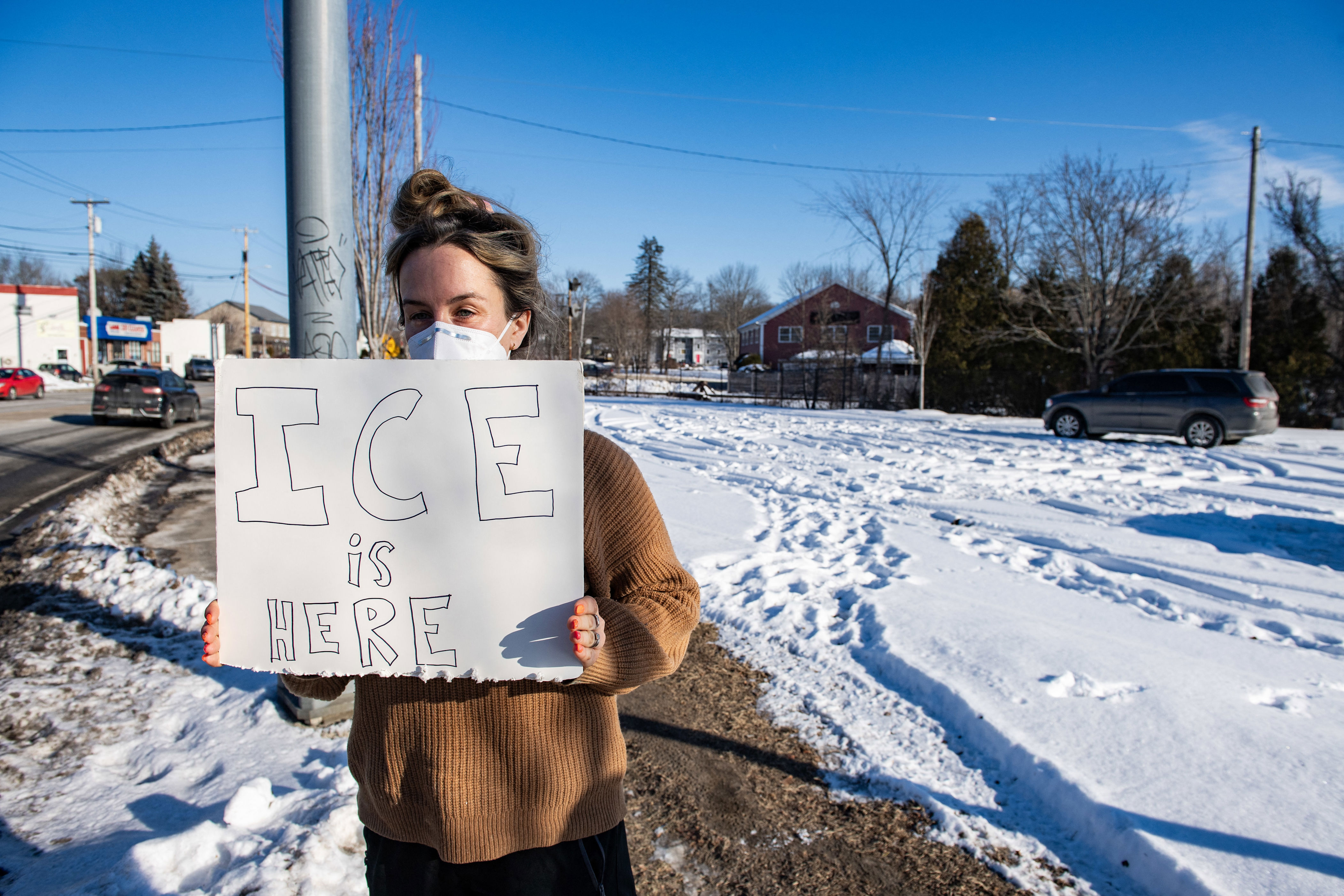 ICE detains husband with processing green card petition—US citizen wife