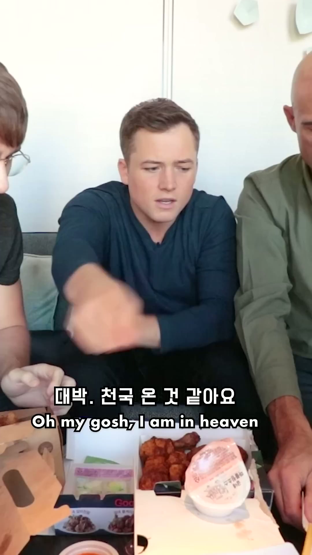 Kingsman stars Taron Egerton & Mark Strong try Korean fried chicken for ...