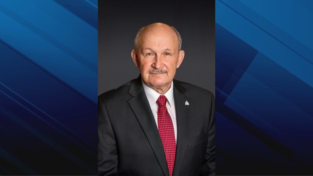 Iowa’s longest-serving senator Bill Dotzler of Waterloo announces ...