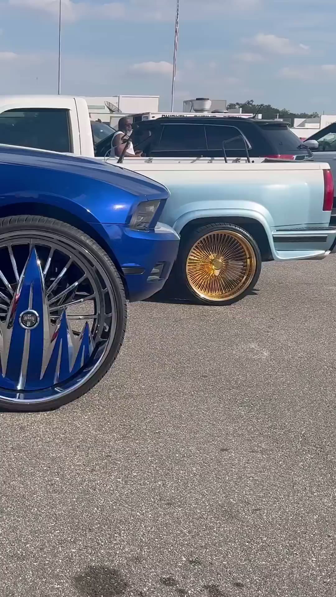 Ford Mustang on 32” DUB floaters riding