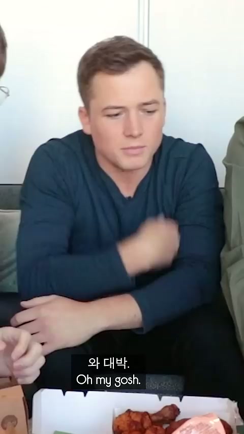 Taron Egerton & Stanley Tucci try Korean fried chicken for the first ...