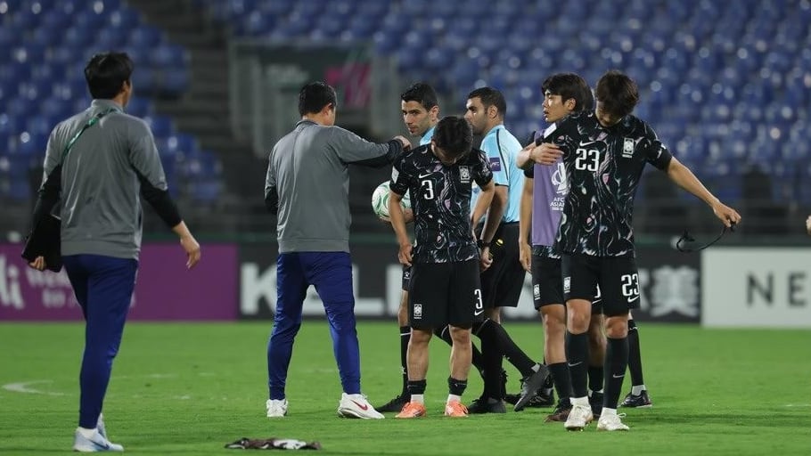 South Korea U-23 falls to 10-man Vietnam in penalty shootout