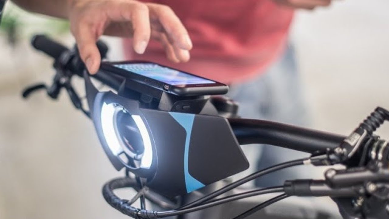 8 must-have bicycle gadgets for smarter & safer cycling in 2024!