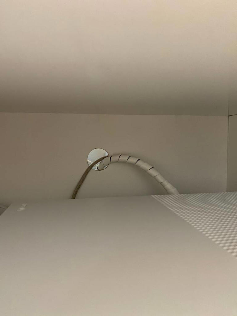 Como organizar cabos e fios: truques simples para escondê-los e manter ...