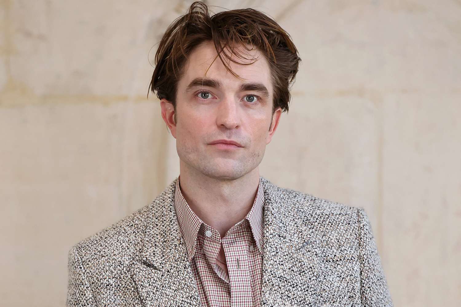 Robert Pattinson says he used to have a peculiar body odor growing up ...