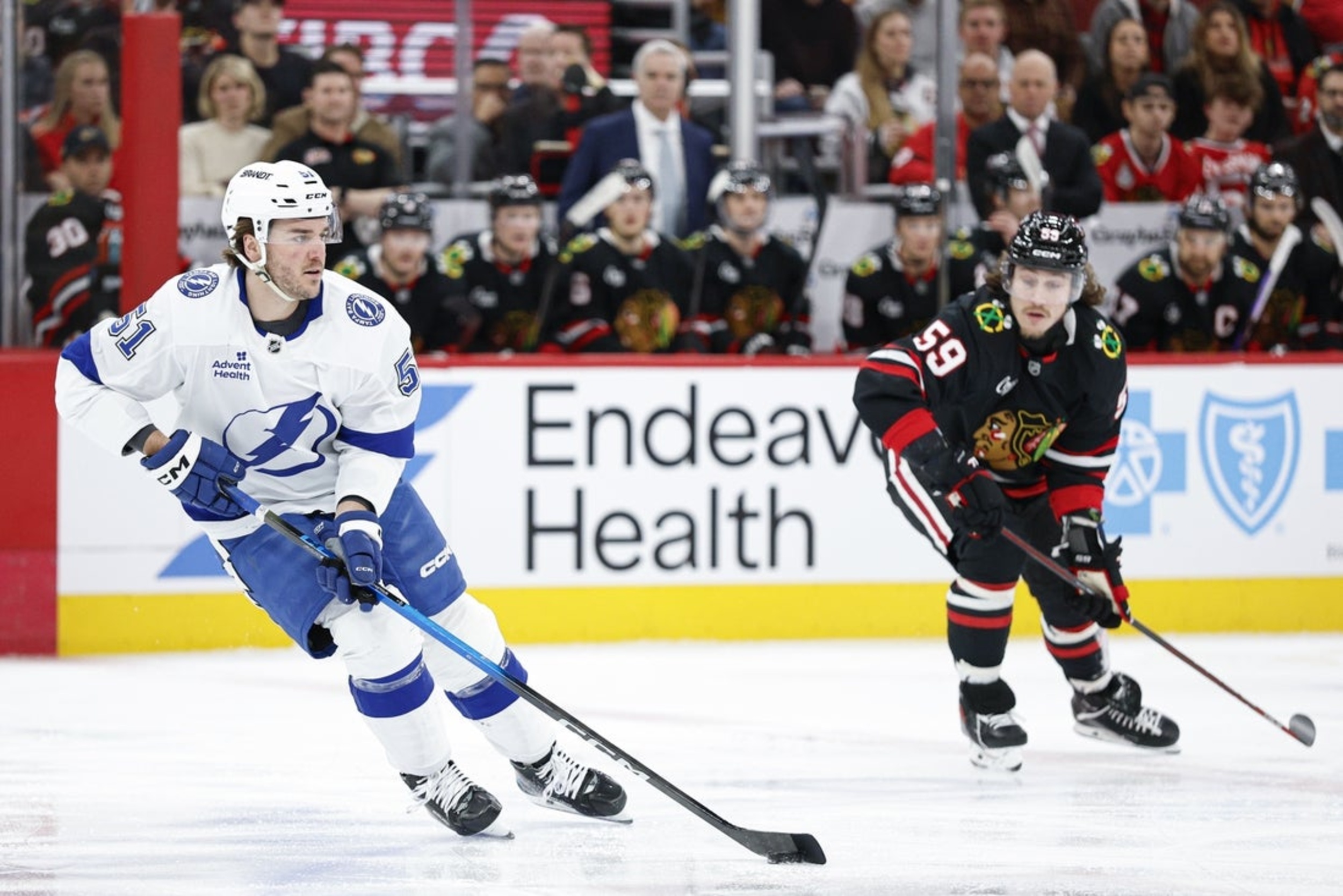 Lightning's point streak reaches 15 with shootout win over Blackhawks