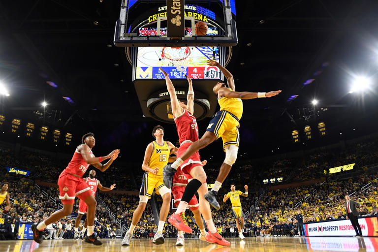 Yaxel Lendeborg scores 18 points, grabs 9 rebounds and No. 3 Michigan ...