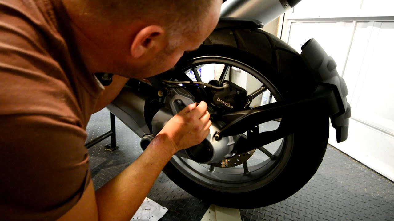 BMW R1200GS - Fitting a Wunderlich hugger