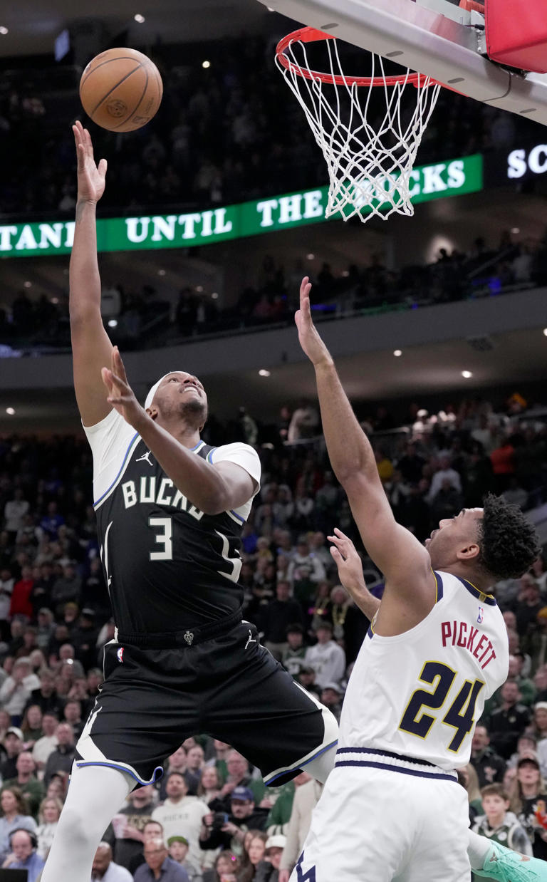 76ers lead Bucks 42-34 after first quarter