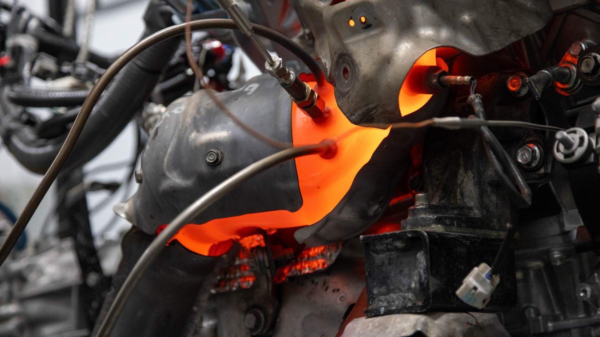 Watch Nissan put its Frontier V6 engines through a nightmare torture test