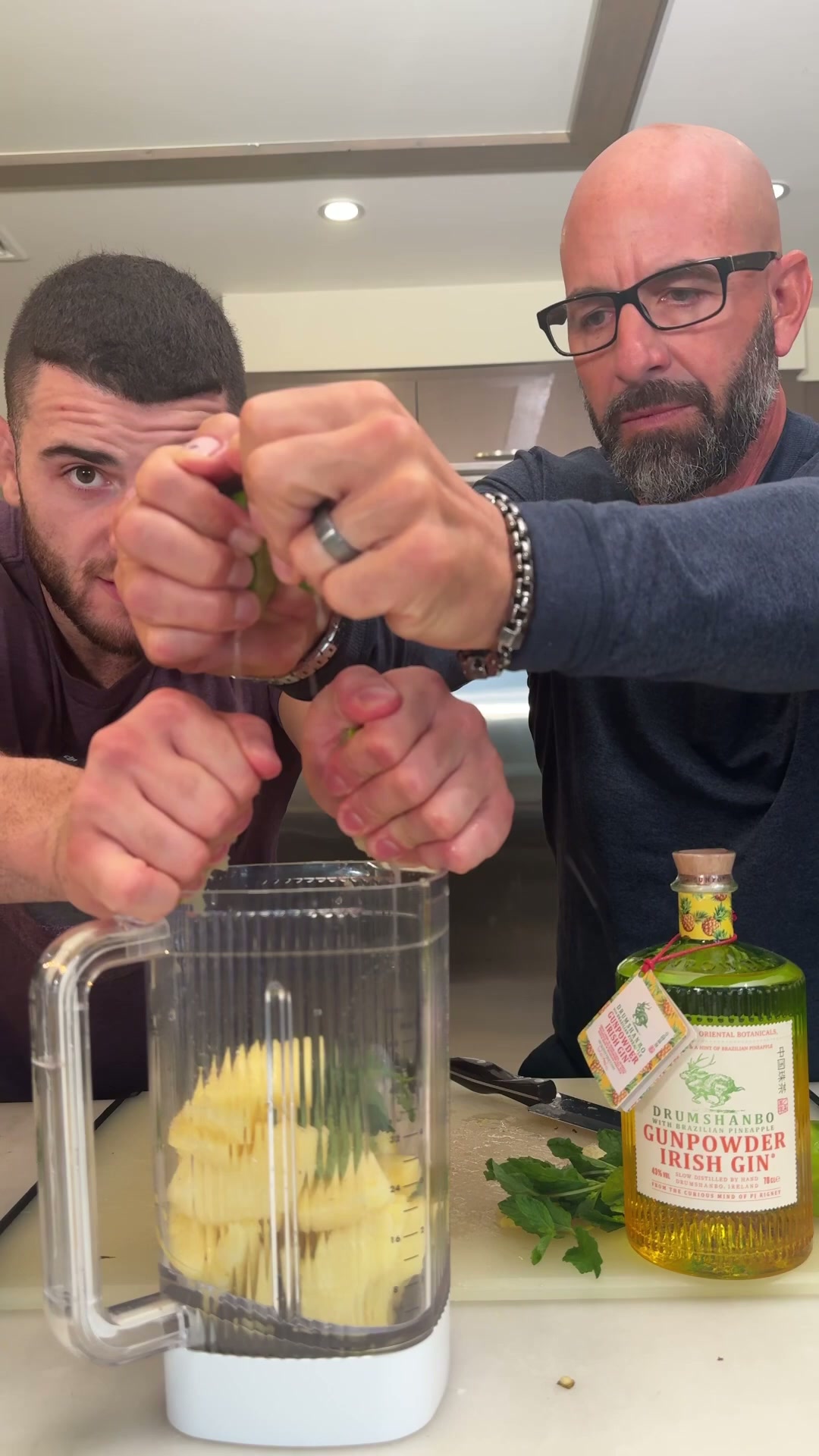 Gin & pineapple slushie 🍍