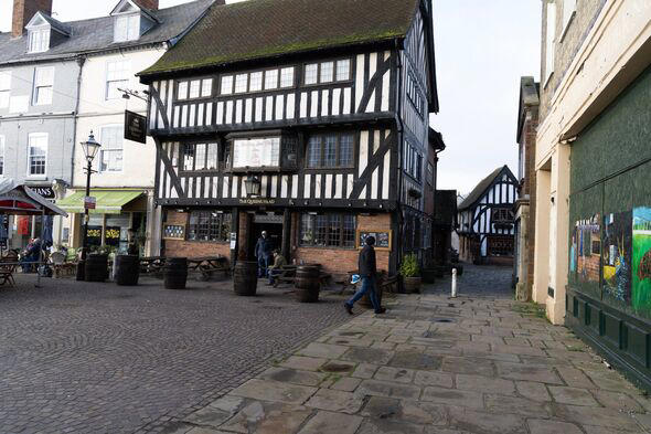 The once-thriving UK town losing all its best shops - 'cemeteries have ...